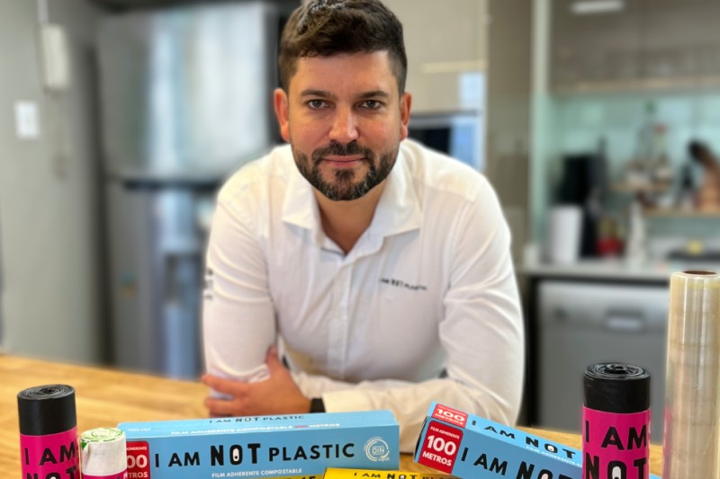 Rodrigo Sandoval, CEO y Fundador de I Am Not Plastic: "El mundo de los bioplásticos compostables ...